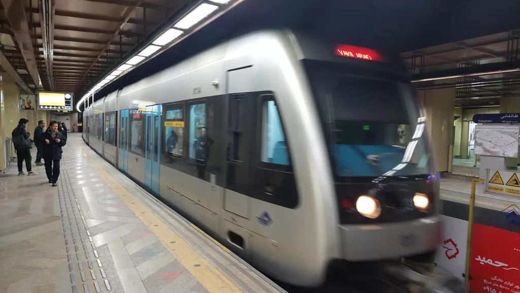 نقشه مترو مشهد | راهنمای ایستگاه ها و ساعت کاری، دانلود